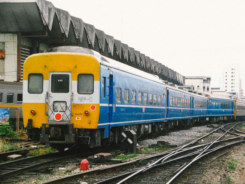 Blue Train รถไฟชื่อสีน้ำเงินขบวนสีม่วงจากญี่ปุ่นที่จะพาเราไปเชียงใหม่ ...