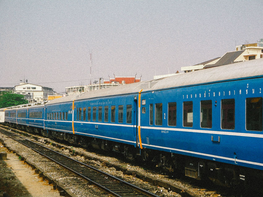 Blue Train รถไฟชื่อสีน้ำเงินขบวนสีม่วงจากญี่ปุ่นที่จะพาเราไปเชียงใหม่ ...