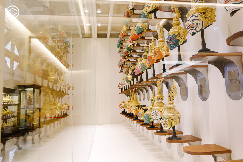 เดินดูงานชั้นครูที่ถูกสะสมด้วยใจรักและคุยเรื่องศิลปะใน MOCA กับ คิด-คณ ...