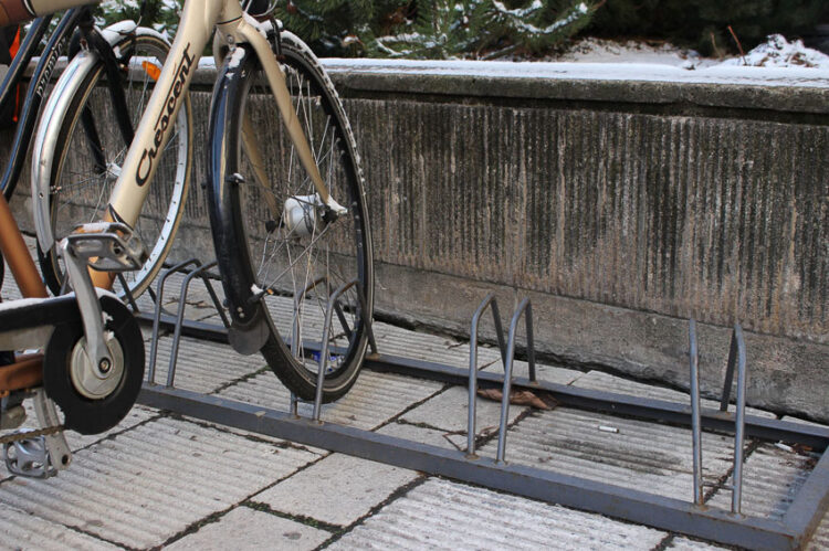 อดีตเด็กจักรยานหาย ผู้เปลี่ยนพอร์ตแลนด์ให้มีที่จอดจักรยานแฟนซีสุดใน ...