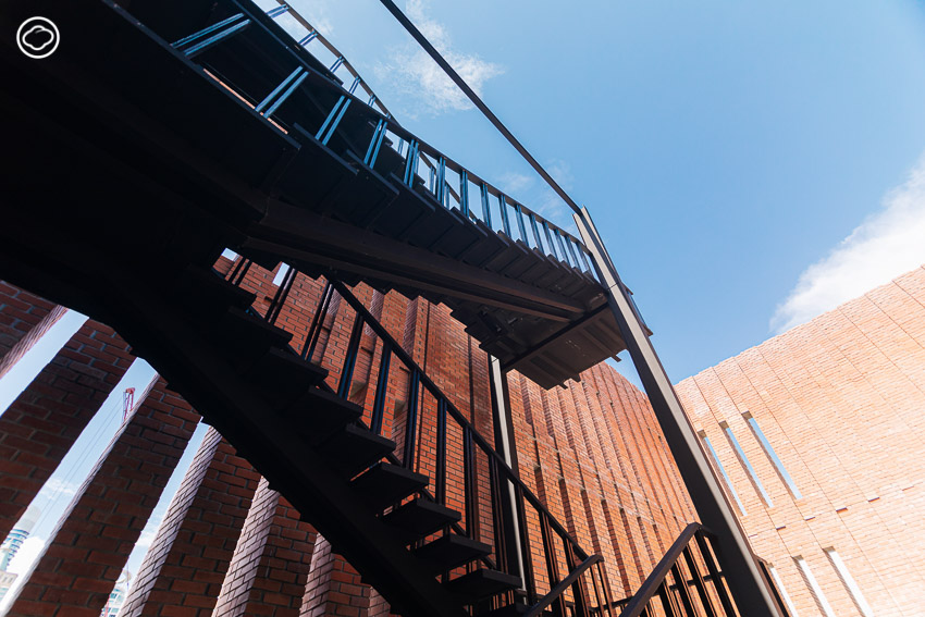 ตึก AUA ใหม่ในร่างอิฐ 1.7 ล้านก้อน ไม่ใช่แค่โรงเรียนสอนภาษา แต่เป็น ...