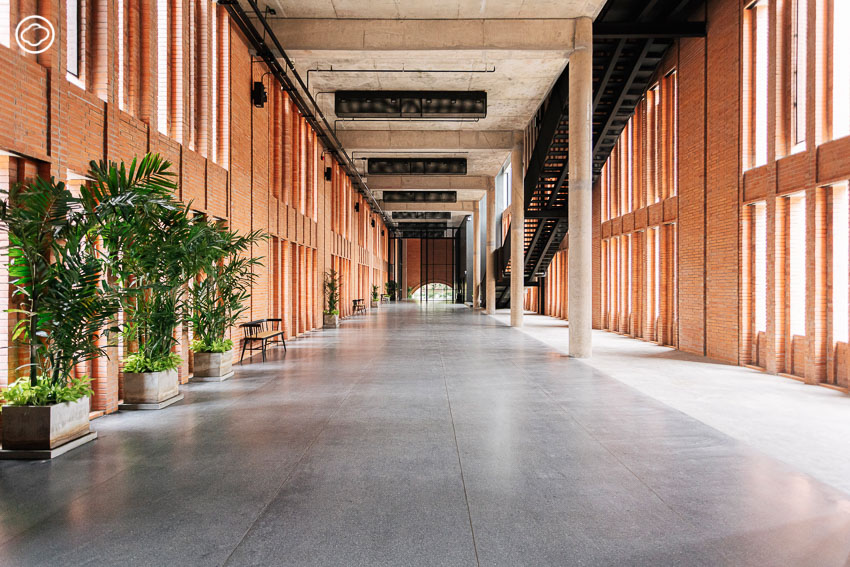 ตึก AUA ใหม่ในร่างอิฐ 1.7 ล้านก้อน ไม่ใช่แค่โรงเรียนสอนภาษา แต่เป็น ...