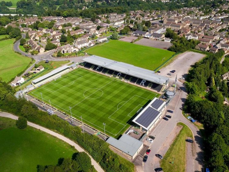 Forest Green Rovers Eco Park Stadium สนามกีฬาเพื่อโลกที่คนไม่เล่นบอลก็ ...