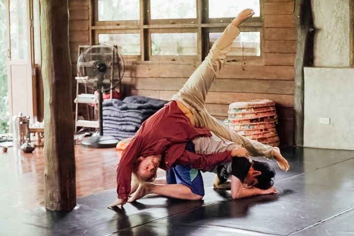 Contact Dance เต้นคนเดียวตามใจไร้แบบแผน เพื่อผ่อนคลายจิตใจและเพิ่มสมาธิ