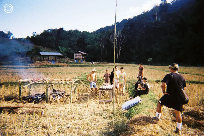 Dek Doi ลูกครึ่งไทย-อังกฤษที่รักษาวิถีบ้านนอกในเชียงดาวด้วยปาร์ตี้ ...