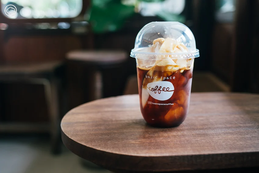 Basic Space Coffee ร้านกาแฟออกแบบง่าย ๆ ในเมืองอยุธยา ที่ปรับมาจากร้านโชห่วยของแม่