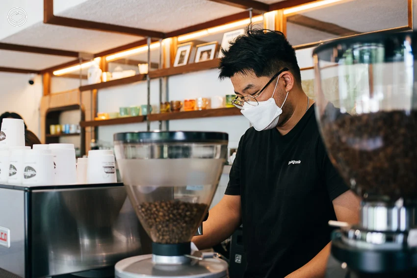 Basic Space Coffee ร้านกาแฟออกแบบง่าย ๆ ในเมืองอยุธยา ที่ปรับมาจากร้านโชห่วยของแม่