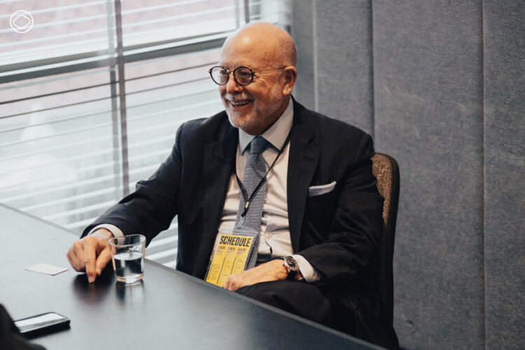 การต่อสู้กับการออกแบบยุค AI ในทัศนะของ Roger Black อาร์ตไดฯ นิตยสาร ...