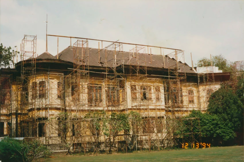 สำรวจพระตำหนักใหญ่ วังสระปทุม ที่ประทับสไตล์นีโอคลาสสิกของพระอัยยิกาใน ...