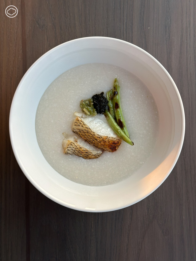 กินมื้อสาย ชิมเมนูอิซากายะแบบคราฟต์ ชมวิวเมืองตั้งแต่เช้า-ค่ำที่ 手 qraft. Empire Tower สาทร