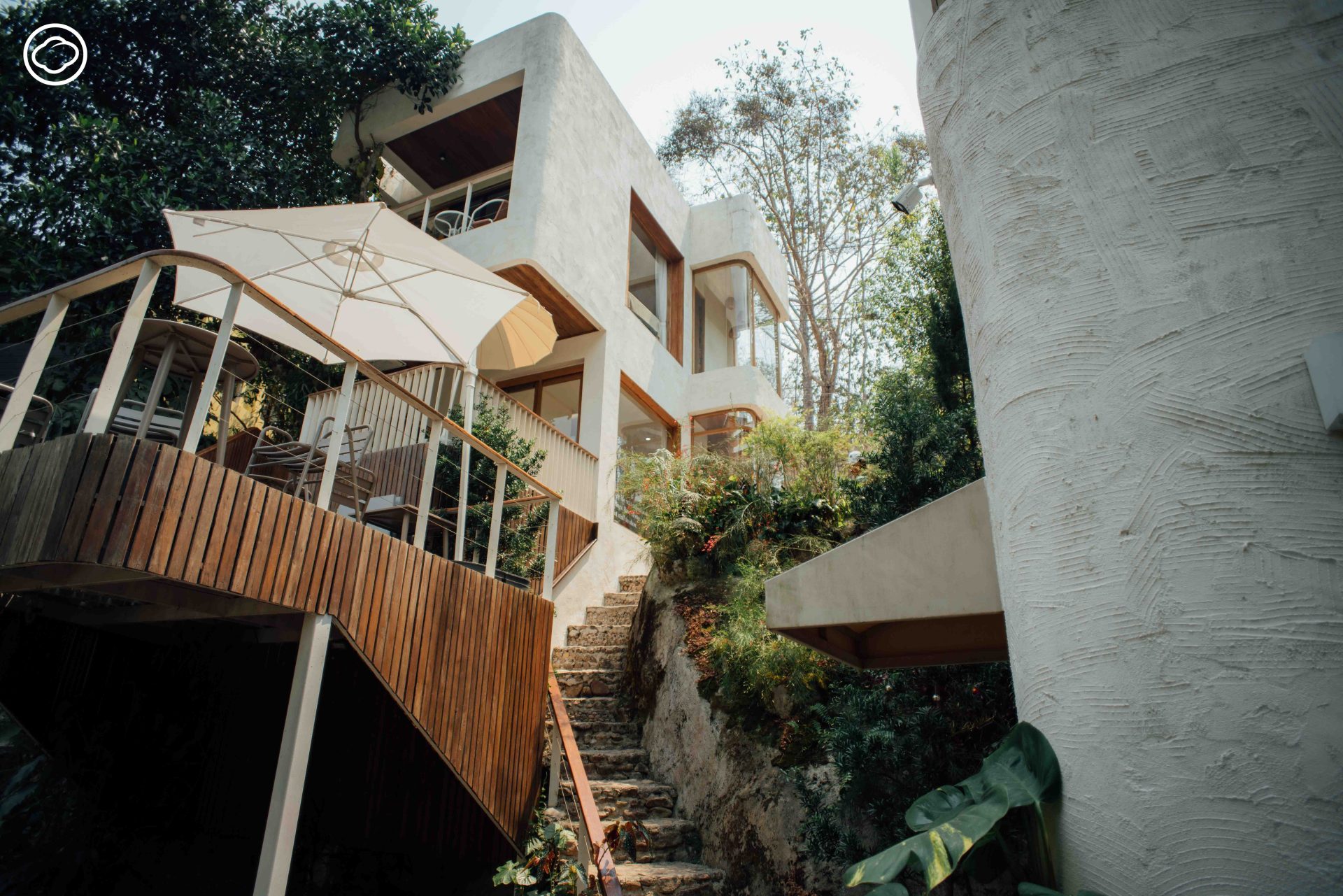 พักผ่อนในอ้อมกอดธรรมชาติแม่กำปองที่ Taryn Tara Cafe and Stay บ้านพักบน ...