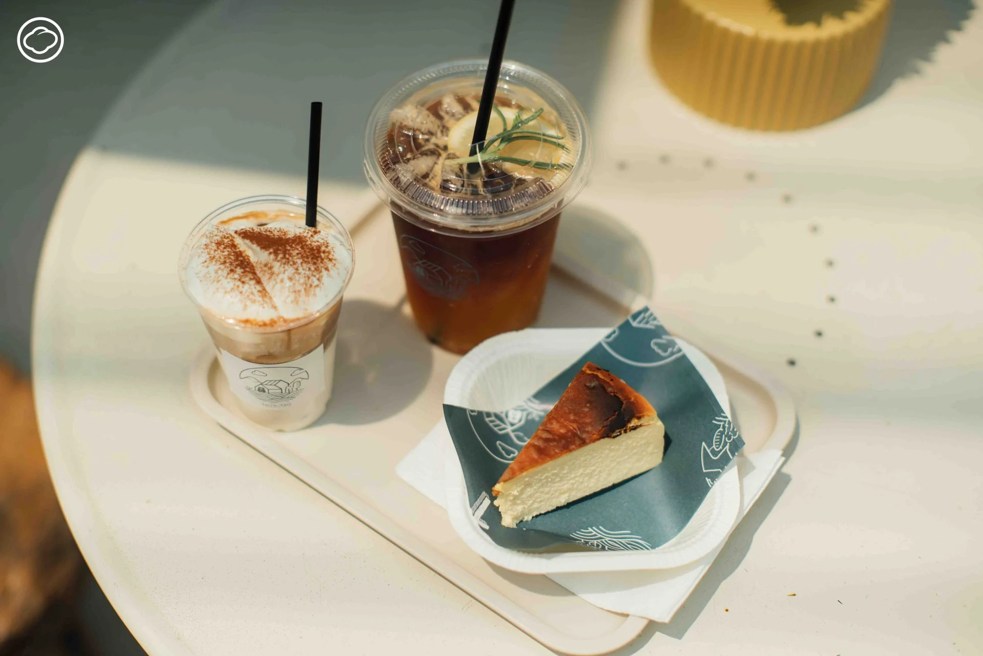 พักผ่อนในอ้อมกอดธรรมชาติแม่กำปองที่ Taryn Tara Cafe and Stay บ้านพักบน ...