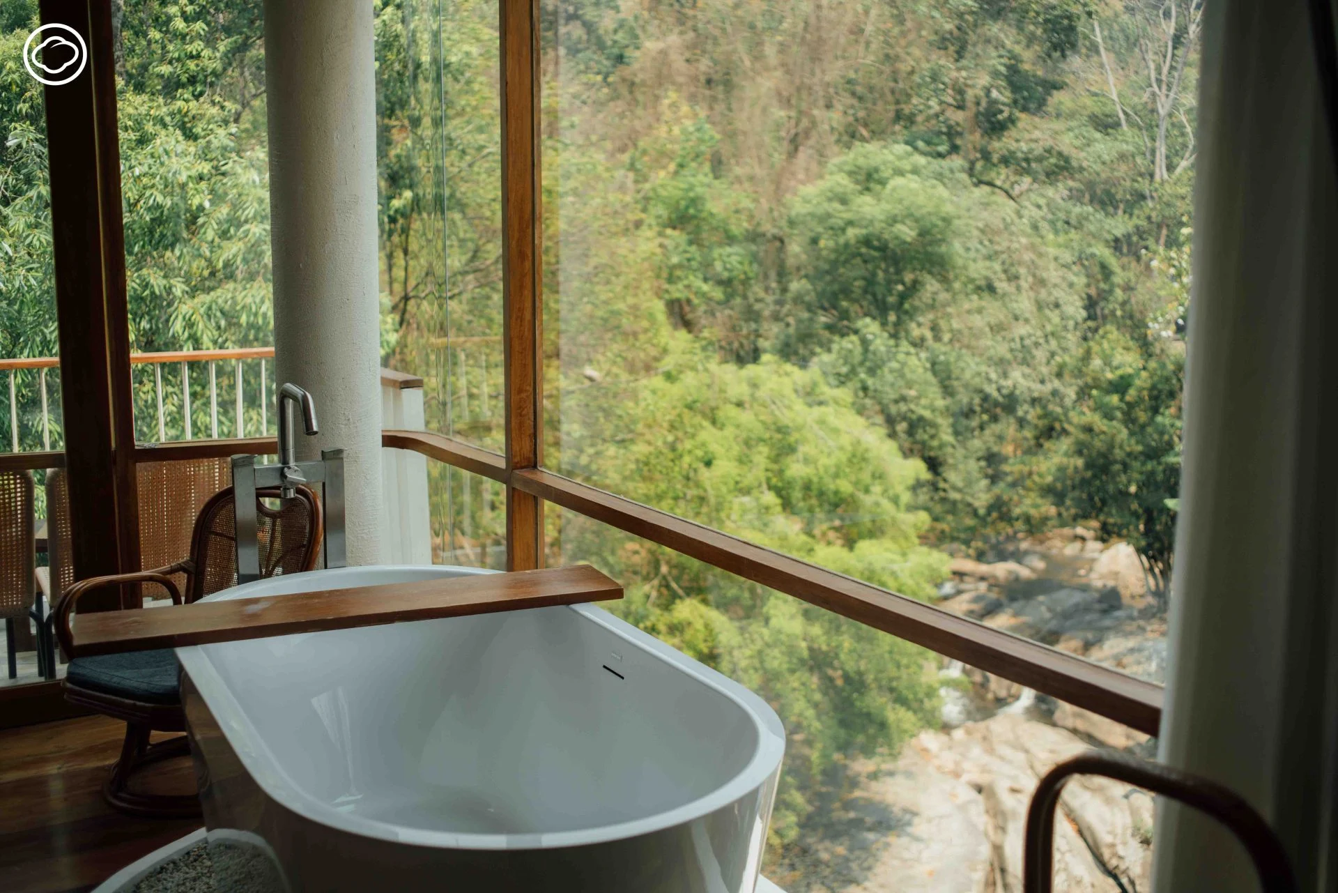 พักผ่อนในอ้อมกอดธรรมชาติแม่กำปองที่ Taryn Tara Cafe and Stay บ้านพักบน ...