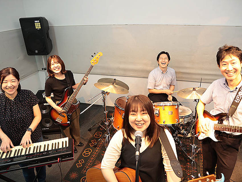 วิธีพาคนเข้าสู่โลกแห่งดนตรีของ Shimamura Music ร้านเครื่องดนตรีที่มี ...