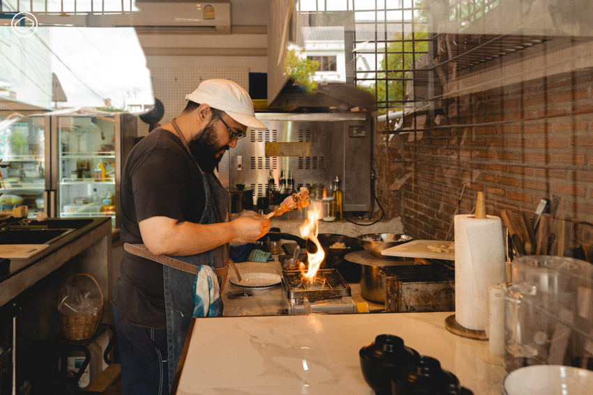 OmakaHed ร้านอาหารในฟาร์มเห็ดของลุงรีย์ที่แล่เห็ดส่วนต่าง ๆ มาปรุงให้อร่อยแทนเนื้อสัตว์