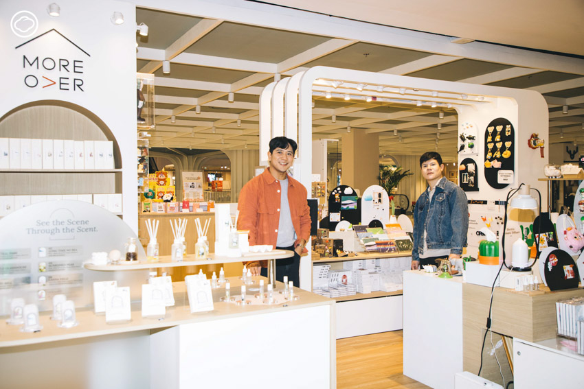 MOREOVER ของแต่งบ้านแบรนด์ไทยที่อยู่รอดได้ด้วยกระดานบอร์ดเหล็ก หิ้งพระ ...