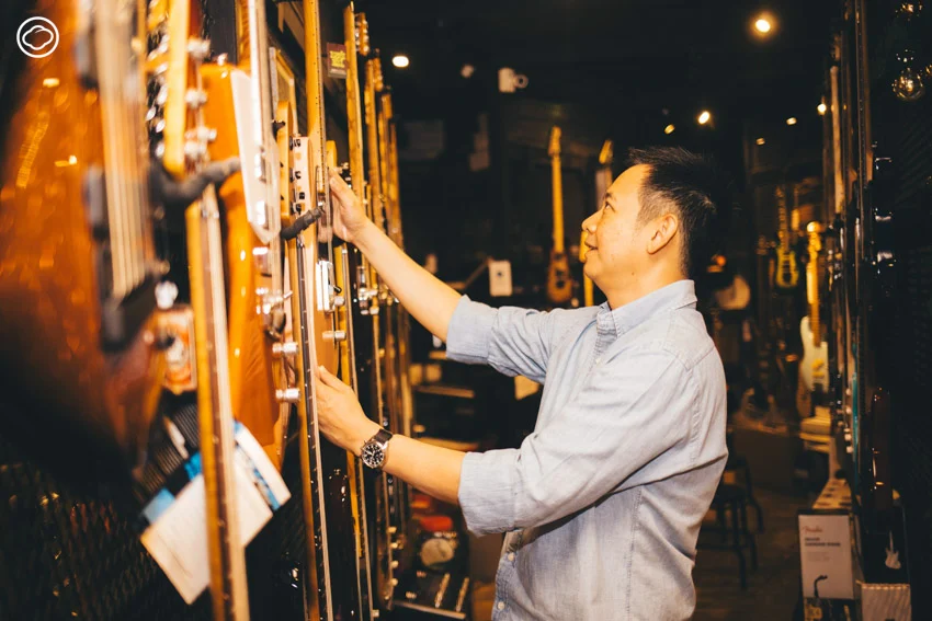 เบ๊ เงียบ เส็ง ตำนานร้านกีตาร์แห่งเวิ้งนาครเขษมและกลยุทธ์ขายกีตาร์ให้คน ...