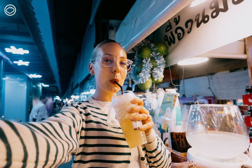 เอมิลี่ ศรีชะลา YouTuber อังกฤษตะลอนตลาดไม่แมสทั่วไทย และมุ่งทำคลิปช่วย ...