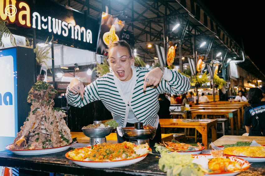 เอมิลี่ ศรีชะลา YouTuber อังกฤษตะลอนตลาดไม่แมสทั่วไทย และมุ่งทำคลิปช่วย ...