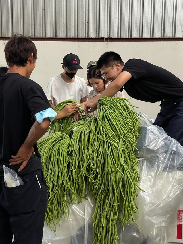 PHKA สตูดิโอสร้างชีวิตให้พื้นที่-ผู้คนผ่านการจัดวางดอกไม้กับการขยายสาขา ...