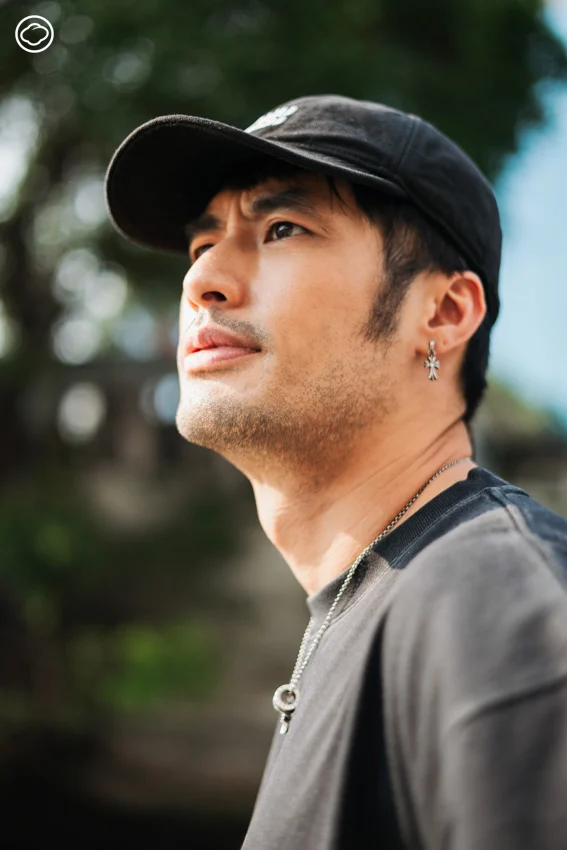 บอย ปกรณ์ ในปีที่เป็นคิวเรเตอร์งานศิลปะและเล่นซีรีส์วาย (การเมือง) ครั้งแรก