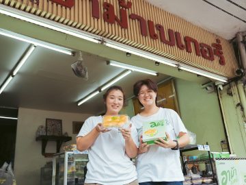 สองสาว ‘อาม้าเบเกอรี่’ ผู้สืบทอดขนมปังสังขยา 60 ปีย่านวัดแขก ในวันที่พ่อจากไปก่อนส่งต่อสูตร