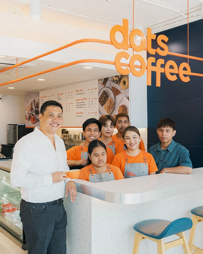Dots Coffee ร้านกาแฟที่เป็นออฟฟิศของผู้พิการทางสายตา สร้างอาชีพจากบาริสต้าสู่ผู้จัดการ